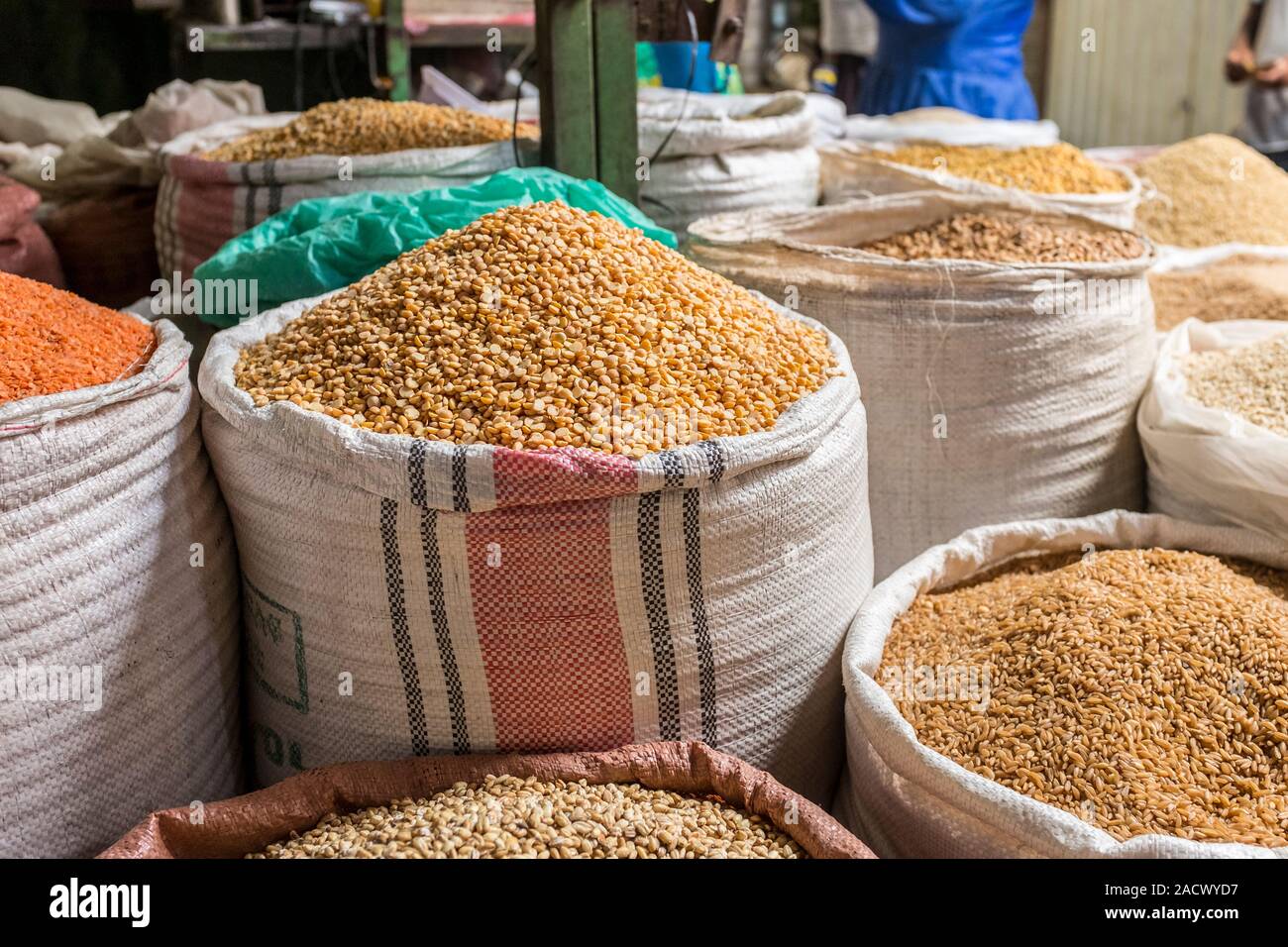 Shola market addis ababa ethiopia hi-res stock photography and images ...