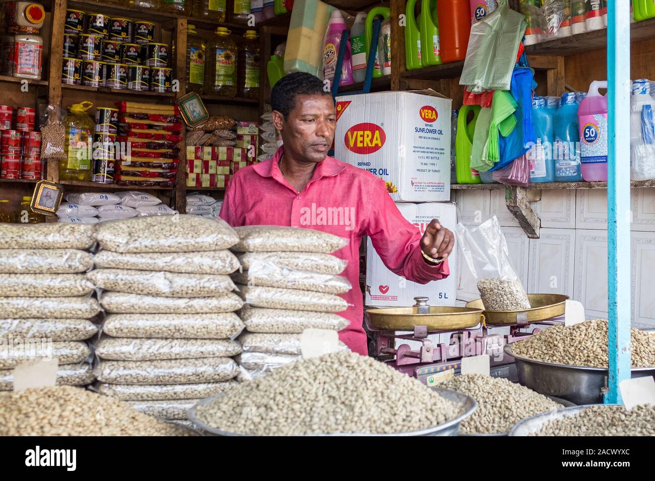 Shola market addis ababa ethiopia hi-res stock photography and images ...