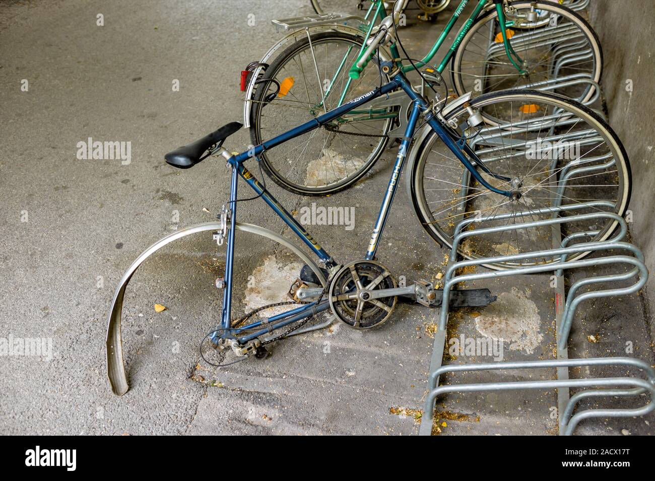 Broken bike hi-res stock photography and images - Alamy