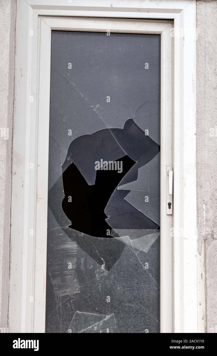 Broken window pane Stock Photo - Alamy