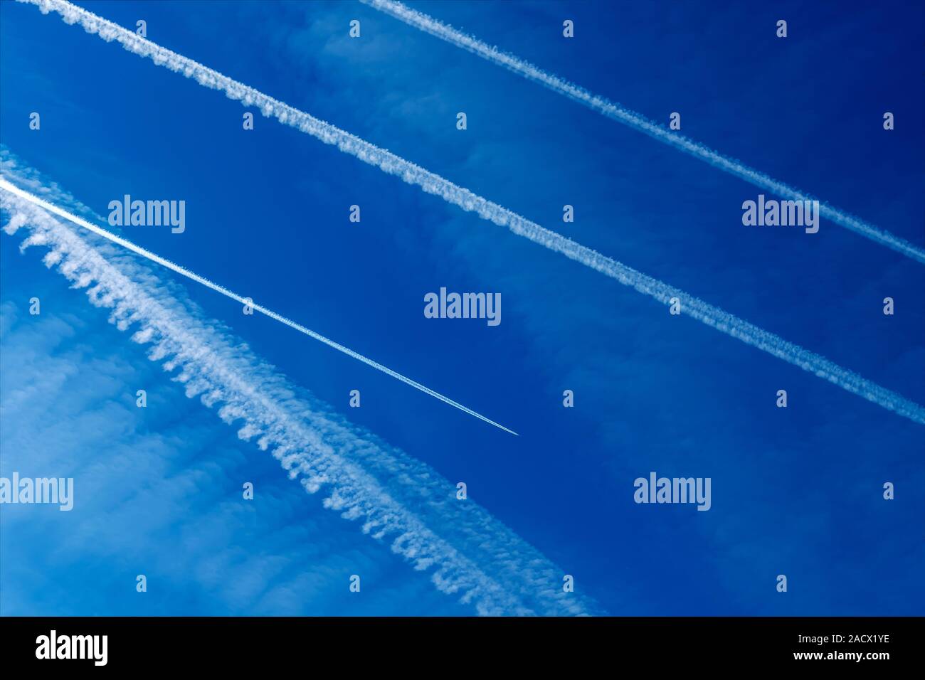 Sky condensation hi-res stock photography and images - Alamy