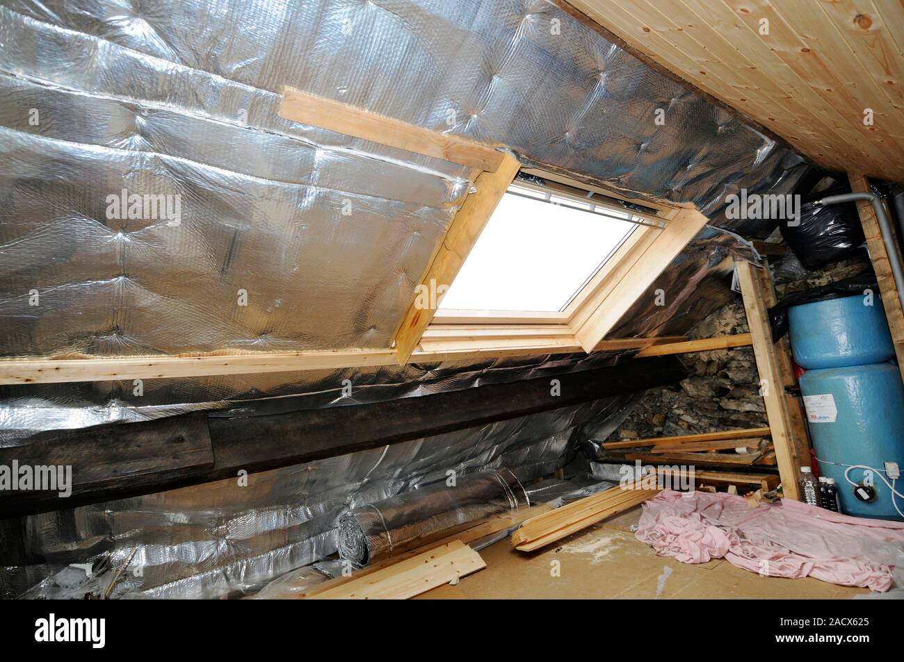 Multi-foil roof insulation (multiple layers of foil and thermal ...
