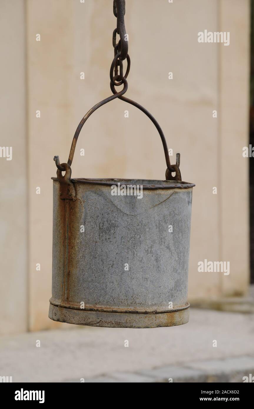 Bucket at a well Stock Photo - Alamy