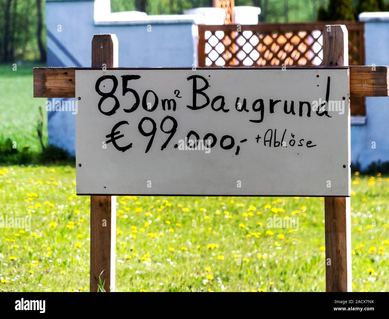 Land for sale hi-res stock photography and images - Alamy