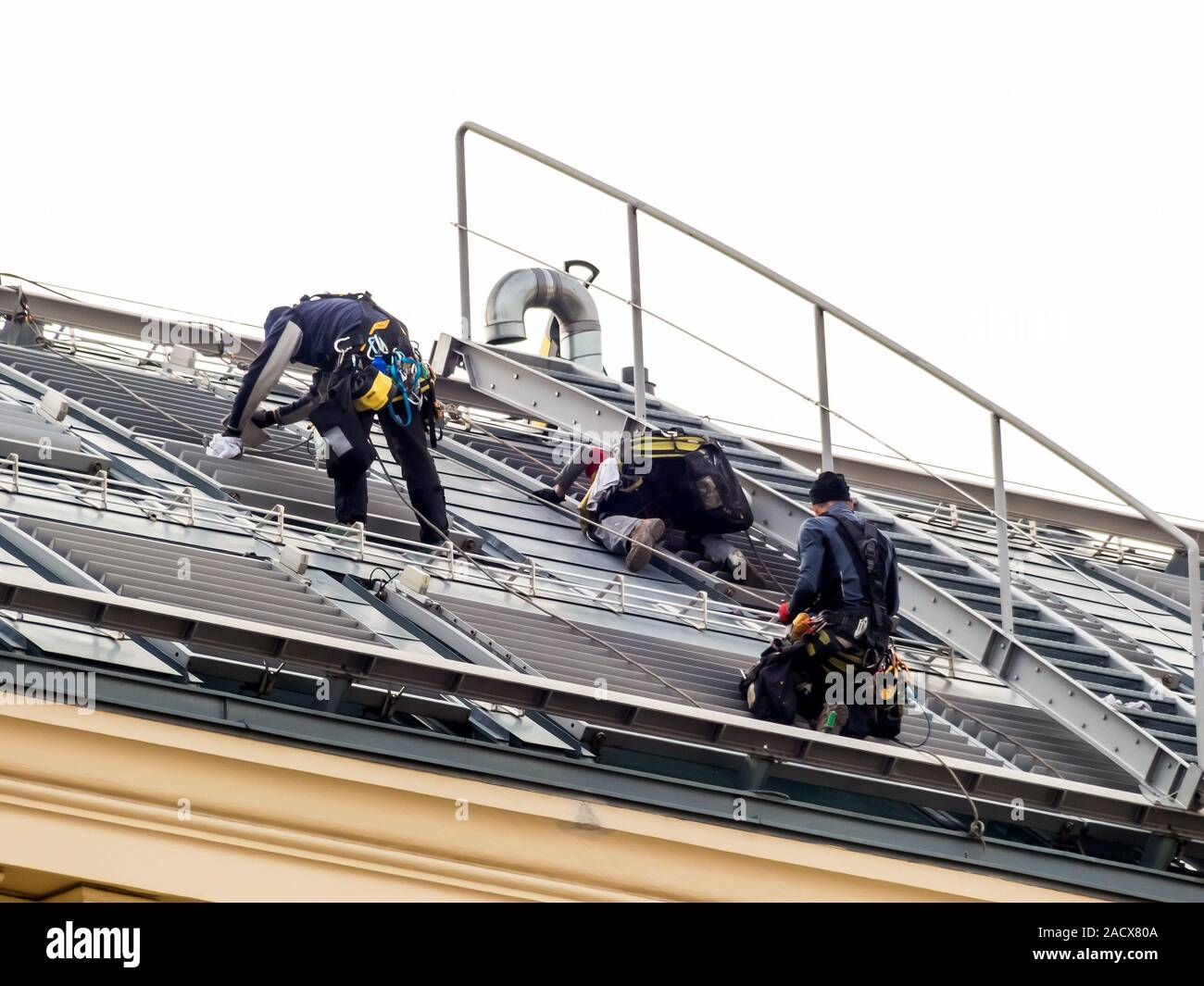 Roofers working hi-res stock photography and images - Alamy