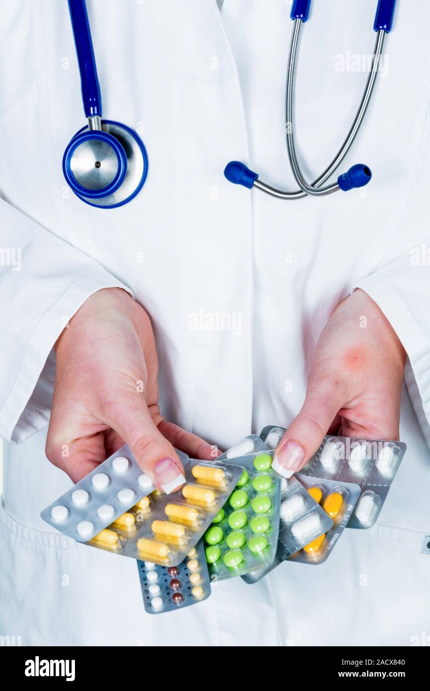 Doctor and drug hi-res stock photography and images - Alamy