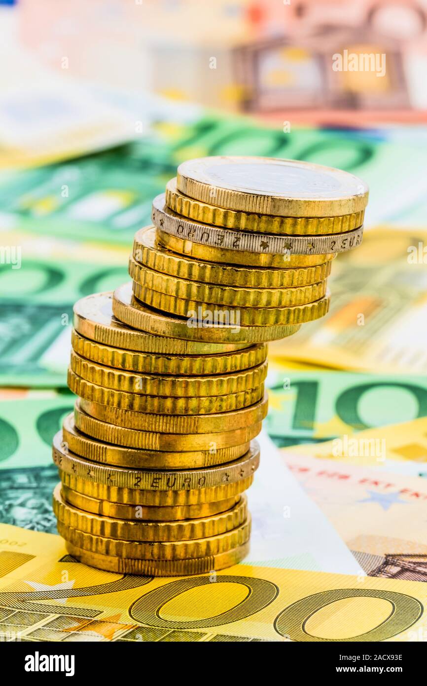 Single stack of coins Stock Photo - Alamy