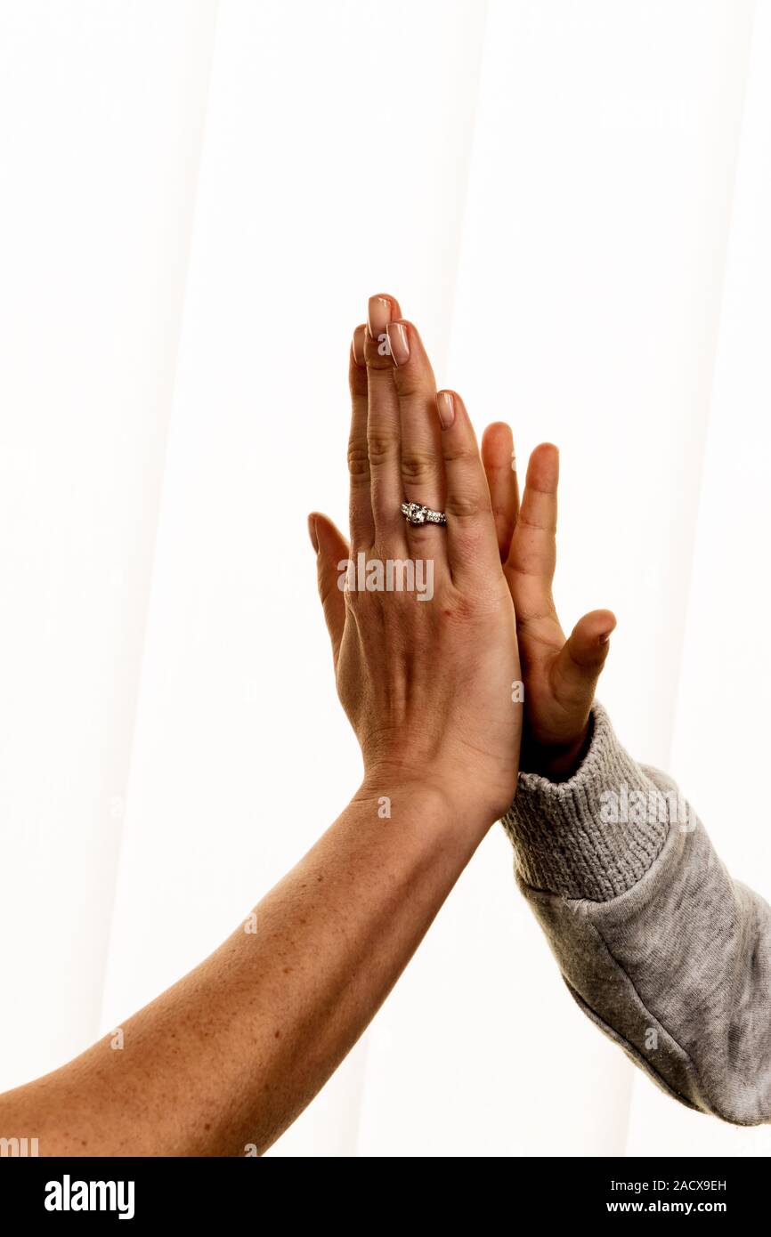 High Five Geste Stock Photo - Alamy