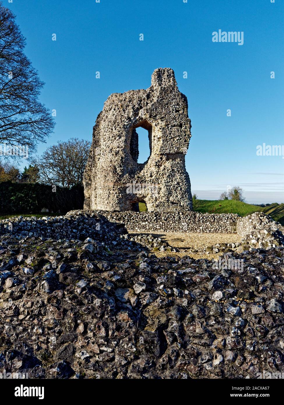 Ludgershall castle ruin hi-res stock photography and images - Alamy