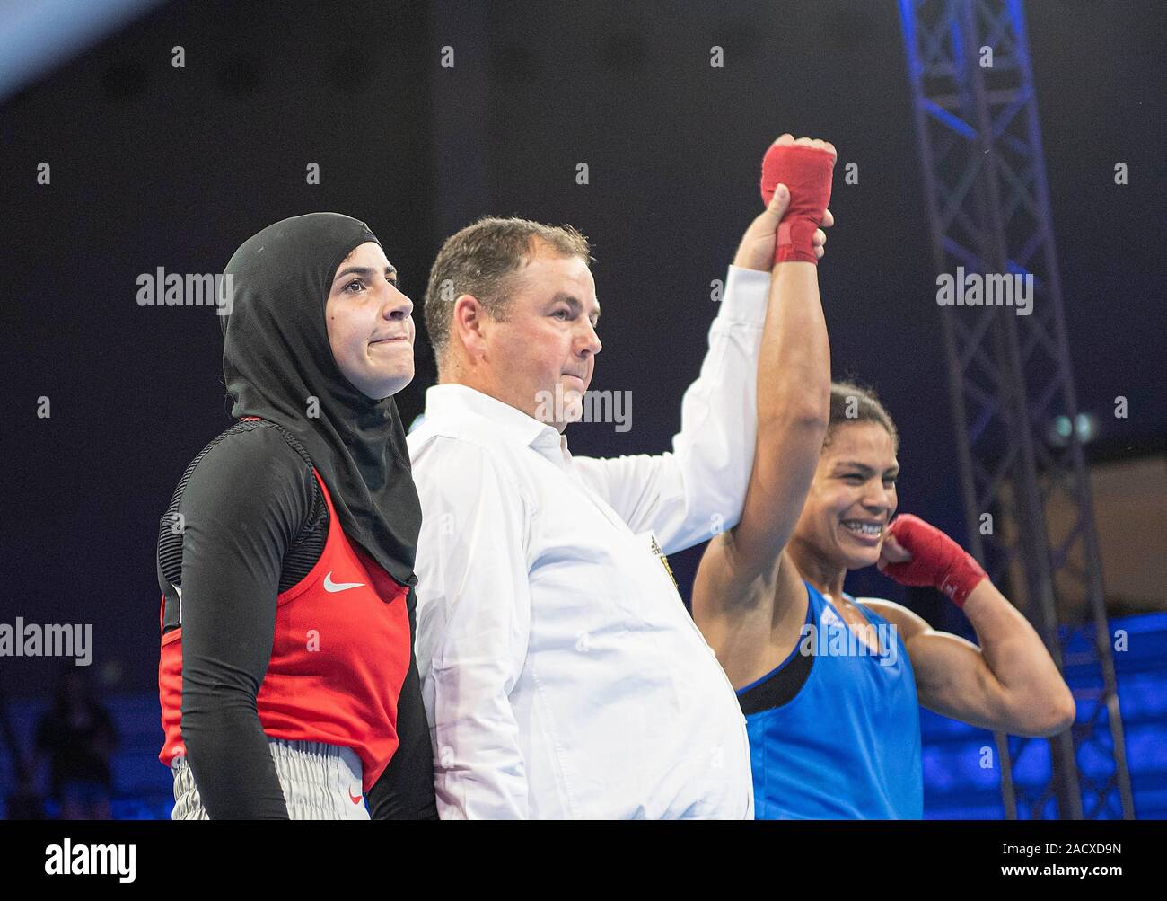 Women boxing referee hi-res stock photography and images - Alamy