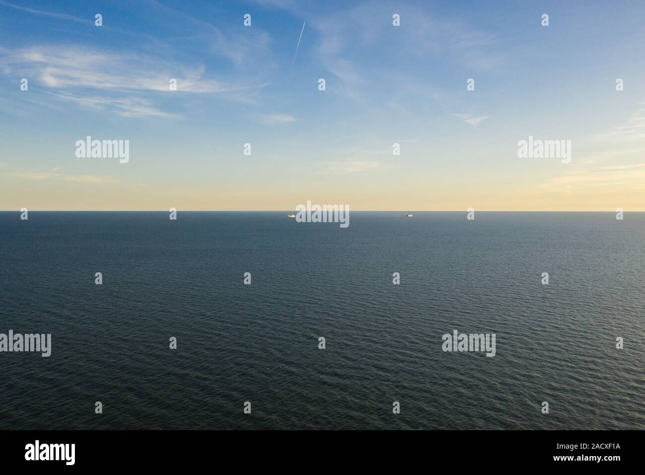 Aerial view wavy ocean tropical hi-res stock photography and images - Alamy