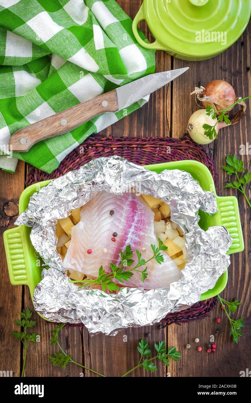 Raw sliced fish silver hi-res stock photography and images - Alamy