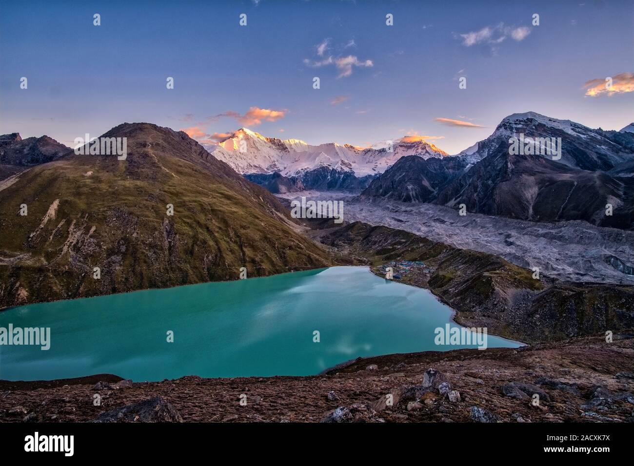 Cho oyu aerial hi-res stock photography and images - Alamy