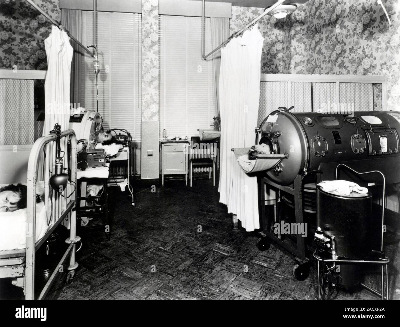 Editorial use only Polio ward with children in iron lungs. Iron lungs ...