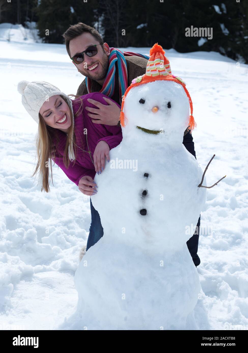 Couple building snowman hi-res stock photography and images - Alamy