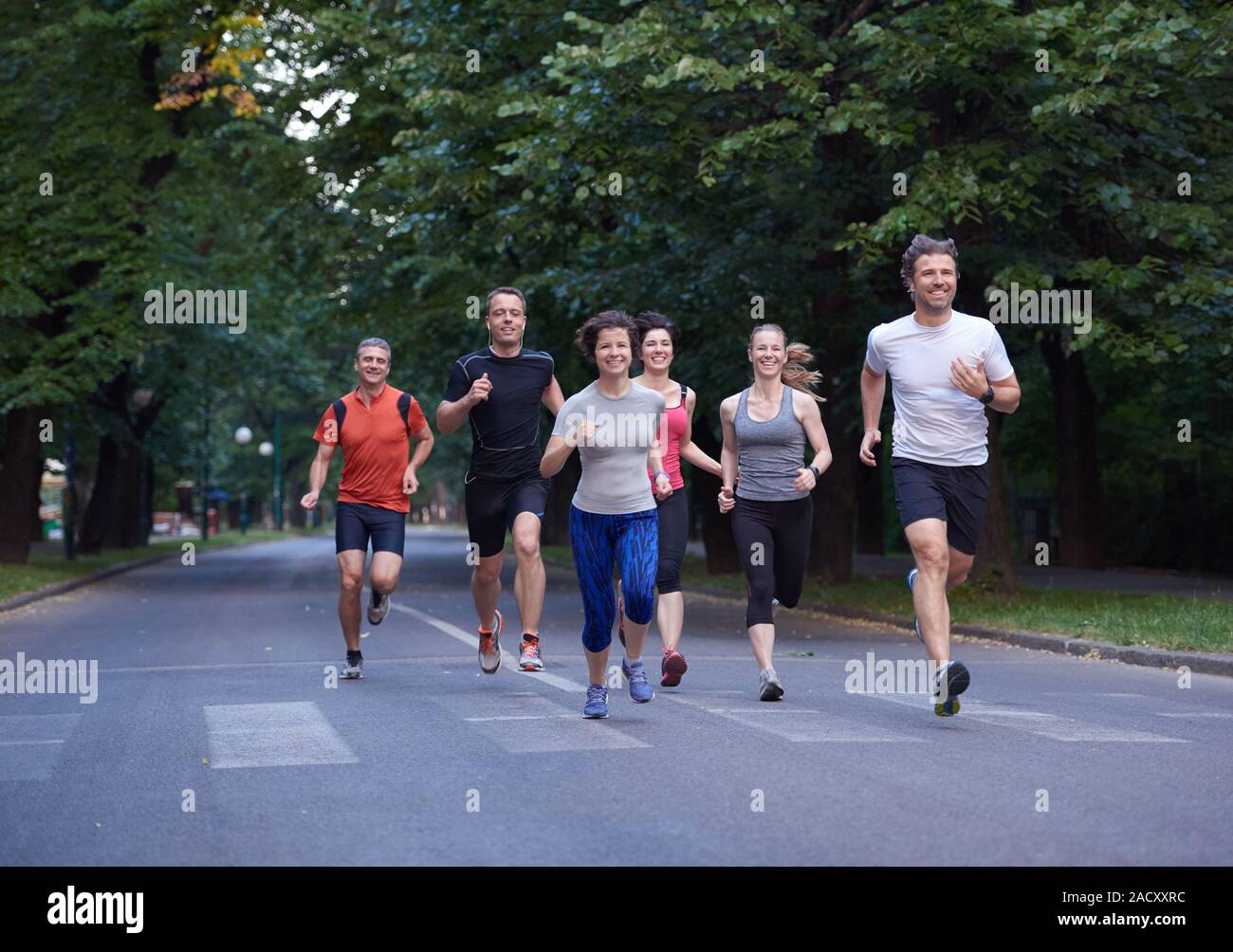 people group jogging Stock Photo - Alamy