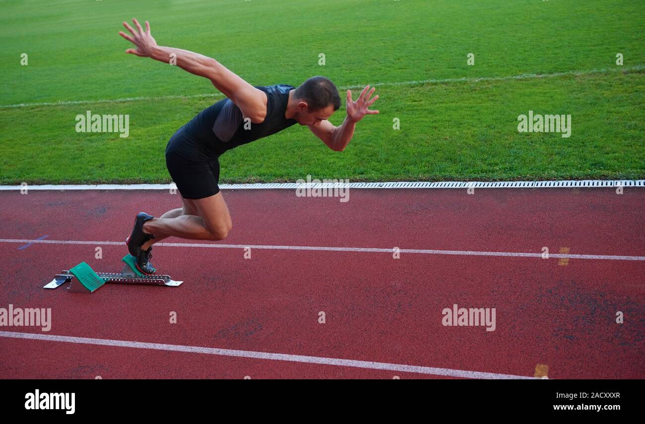 Athletic man start Stock Photo - Alamy