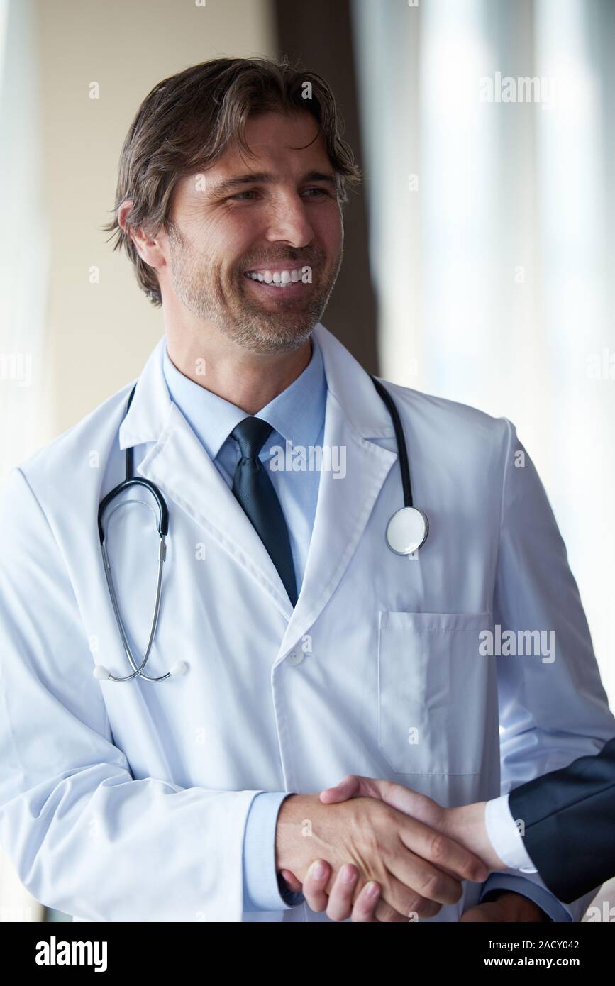doctor handshake with a patient Stock Photo - Alamy