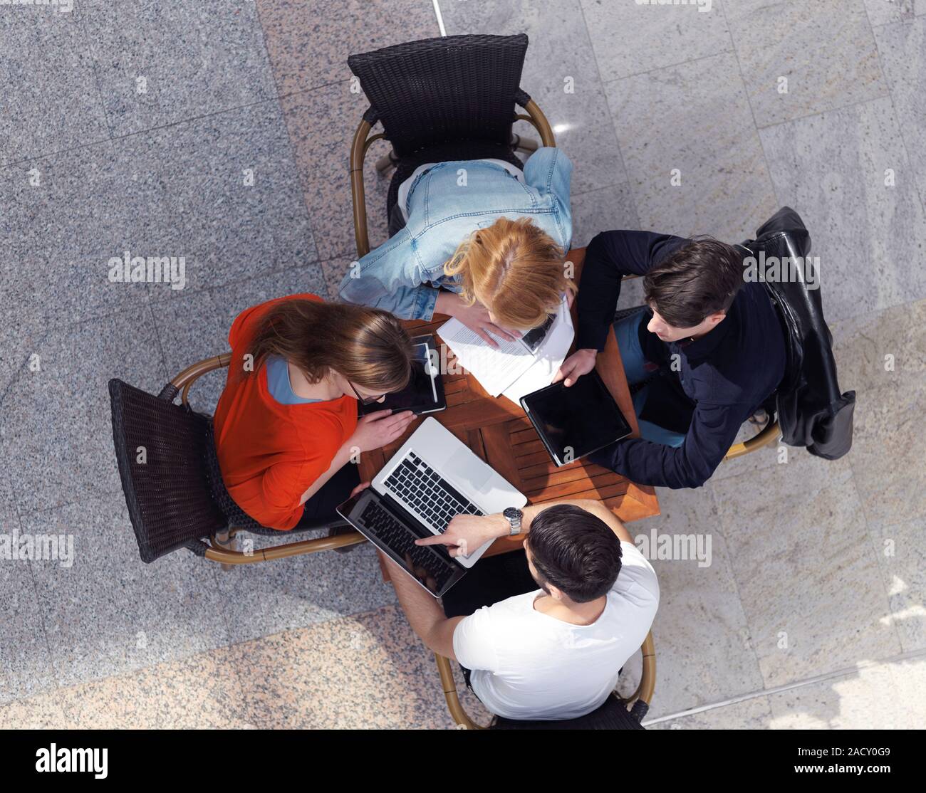 Teens working together hi-res stock photography and images - Alamy