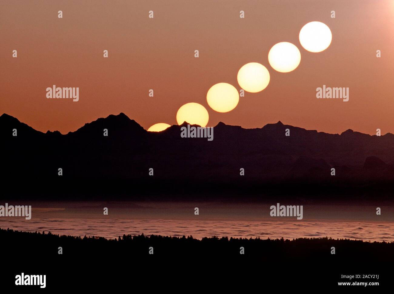 Time-lapse image of a suntrail. Time-lapse exposure showing the path of ...