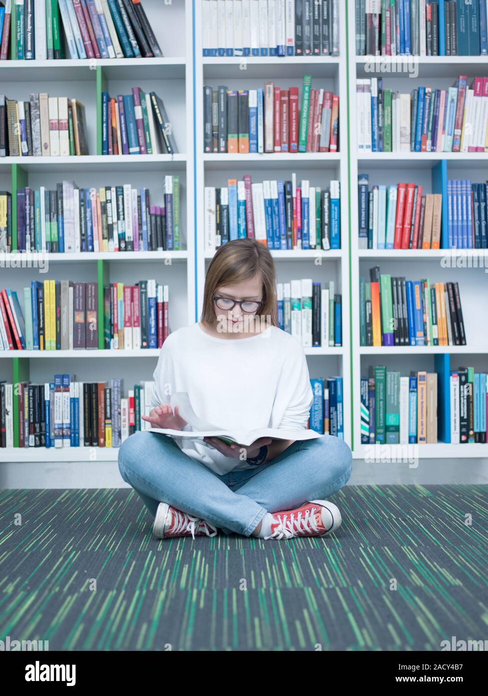 student girl reading book in library Stock Photo - Alamy