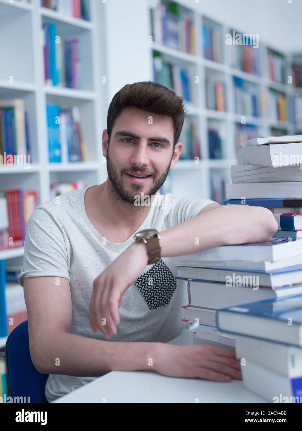 student in school library Stock Photo - Alamy