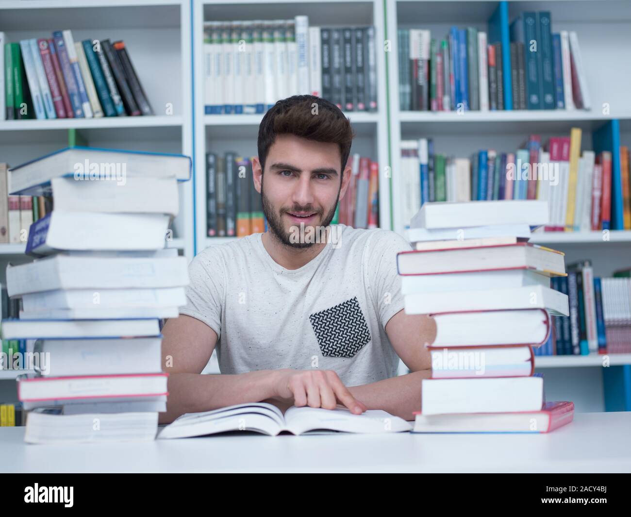 student in school library Stock Photo - Alamy