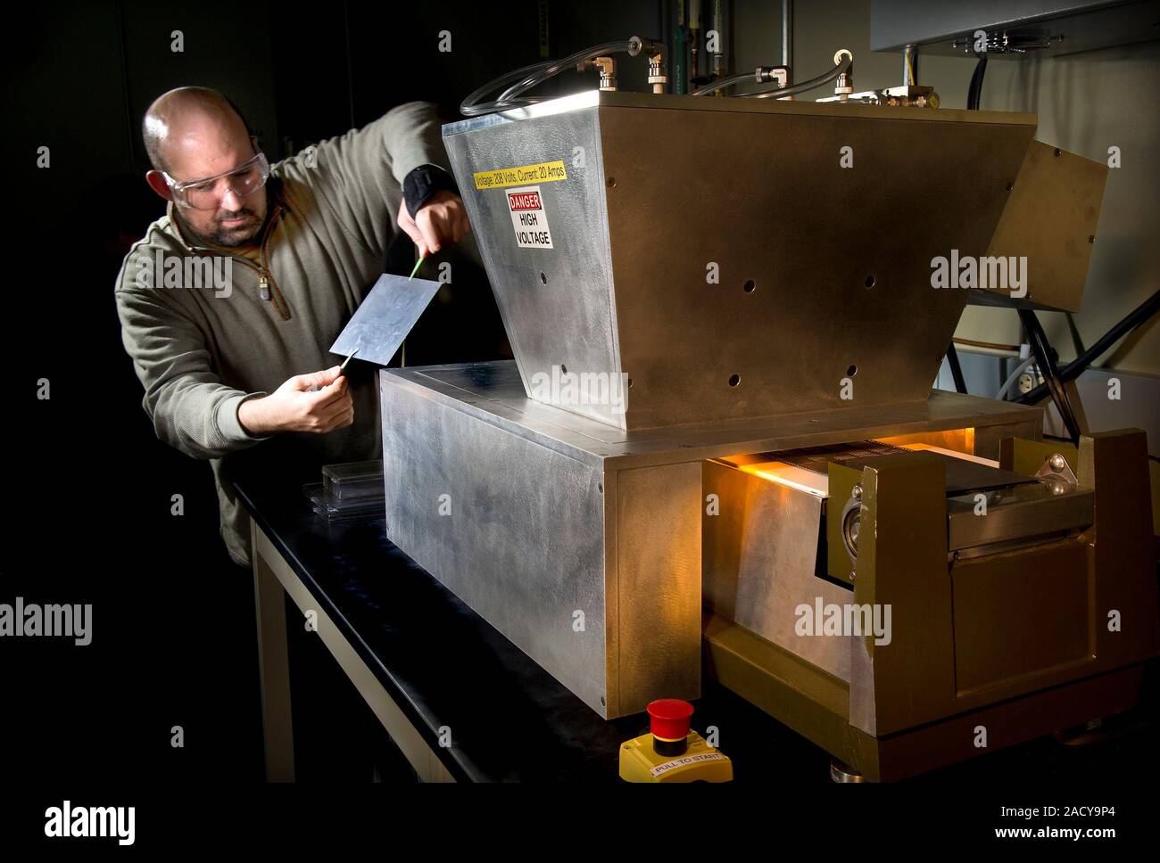 Solar/wafer screening tool. Scientist operating a Solar/Wafer Screening ...