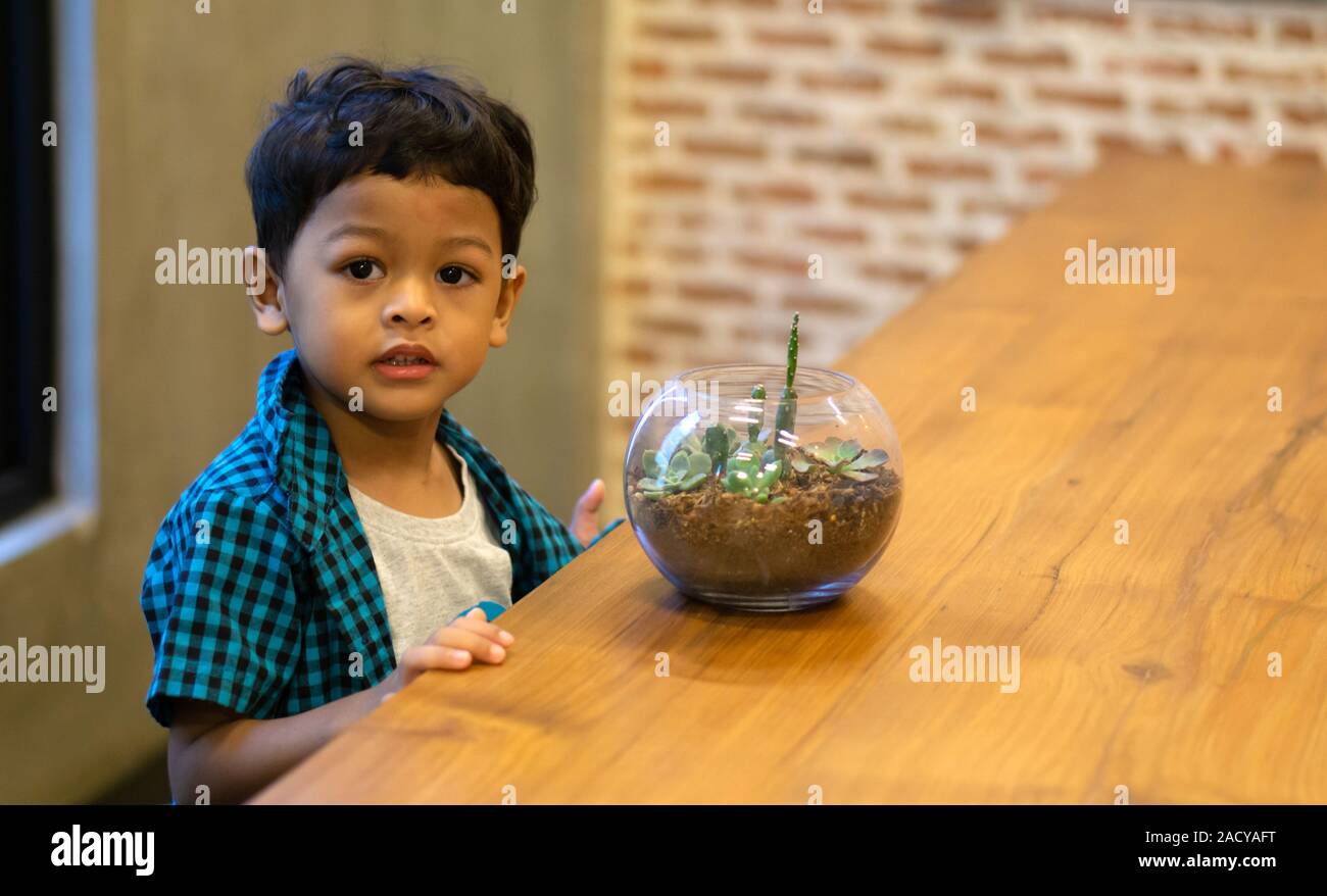 Kids girl studio asia hi-res stock photography and images - Alamy