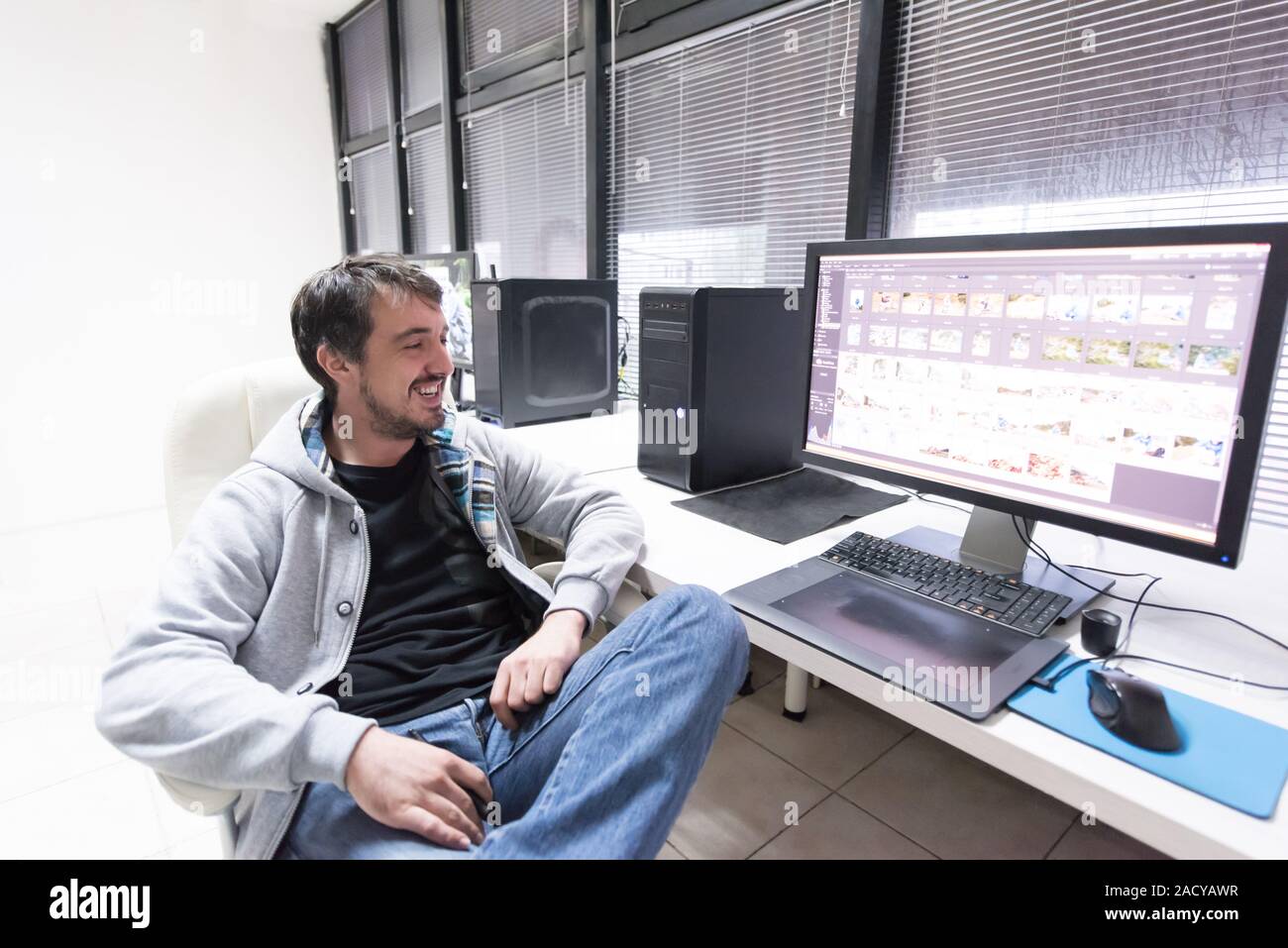 photo editor at his desk Stock Photo - Alamy