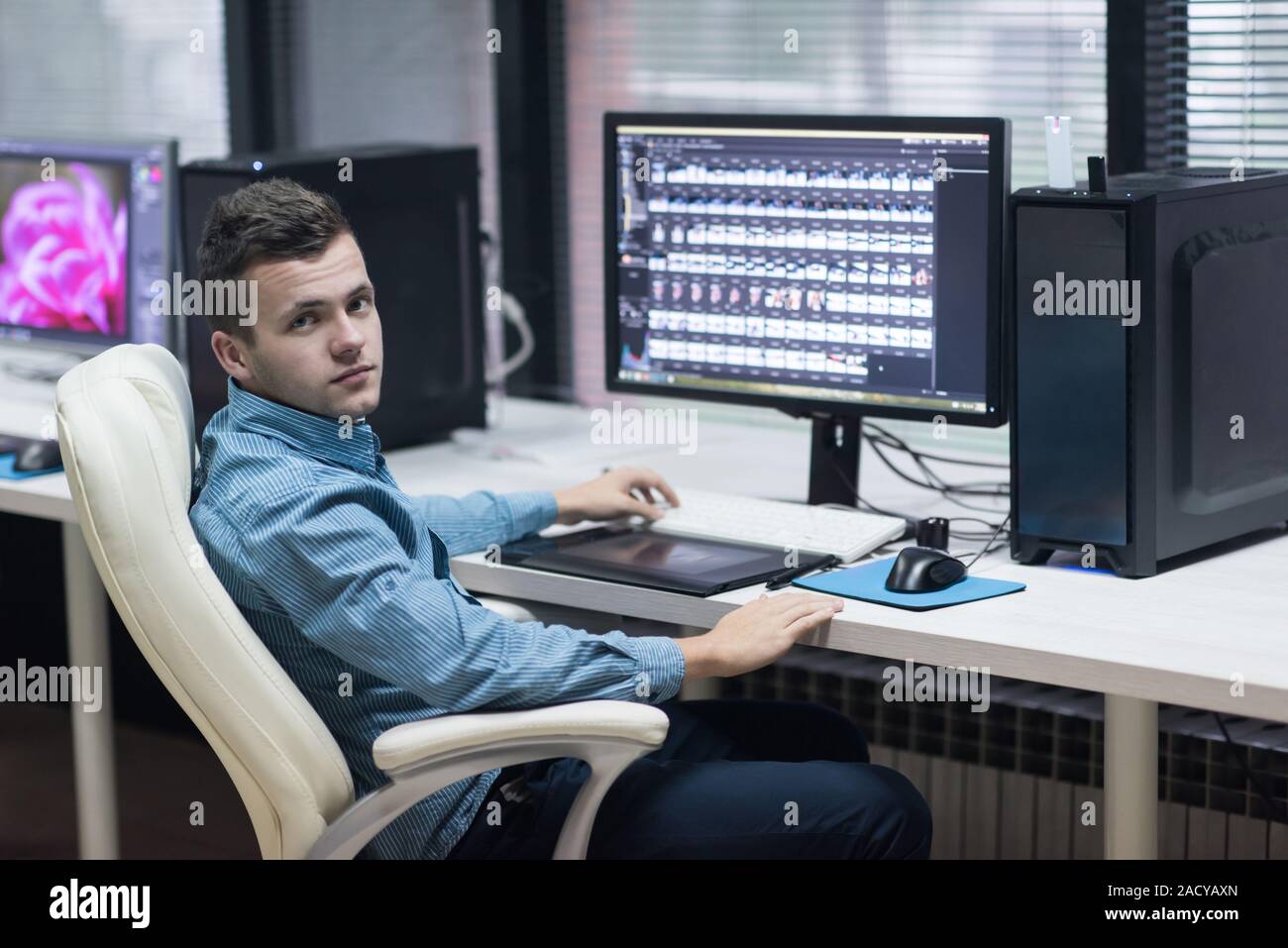photo editor at his desk Stock Photo - Alamy