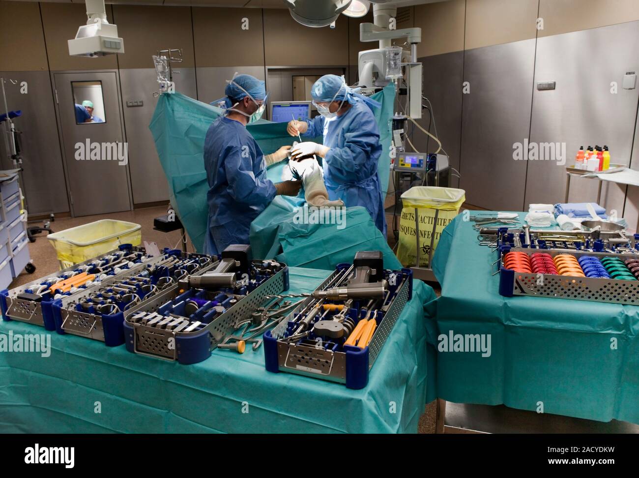 Knee replacement surgery. Surgical team performing a total knee ...