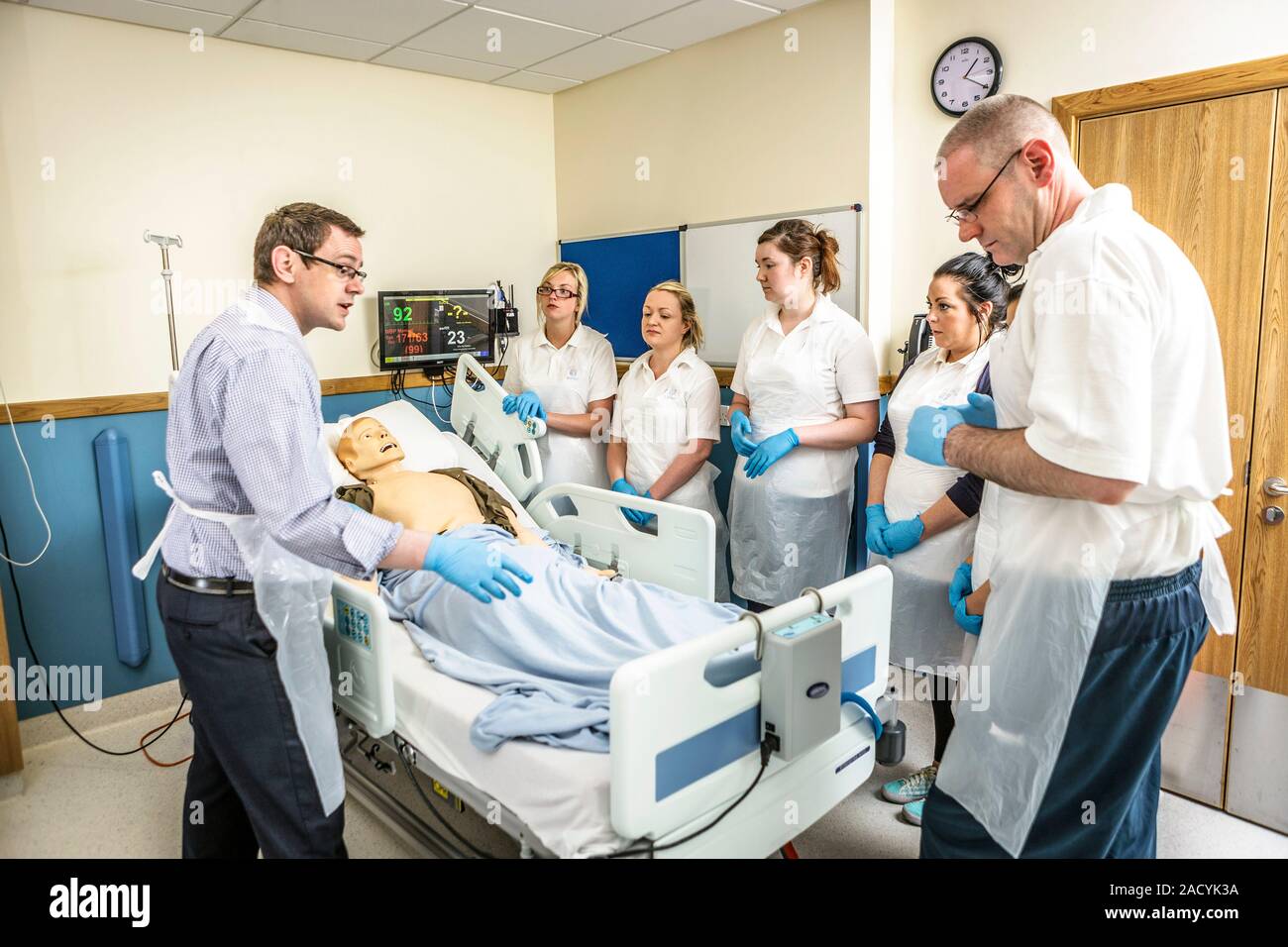 Acute care and resuscitation training. Medical staff undergoing ...