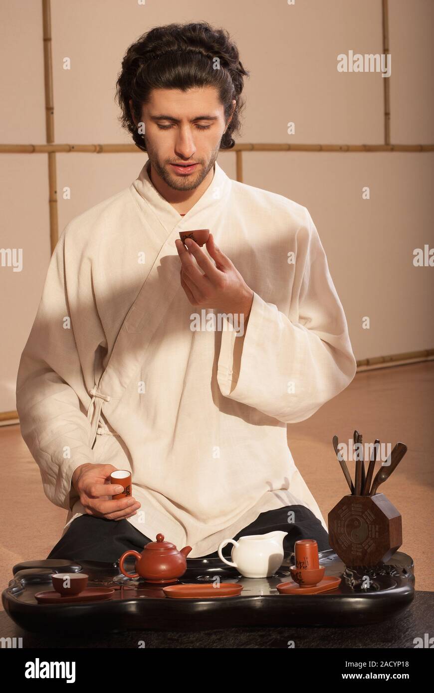 Master man holding tea ceremony hi-res stock photography and images - Alamy