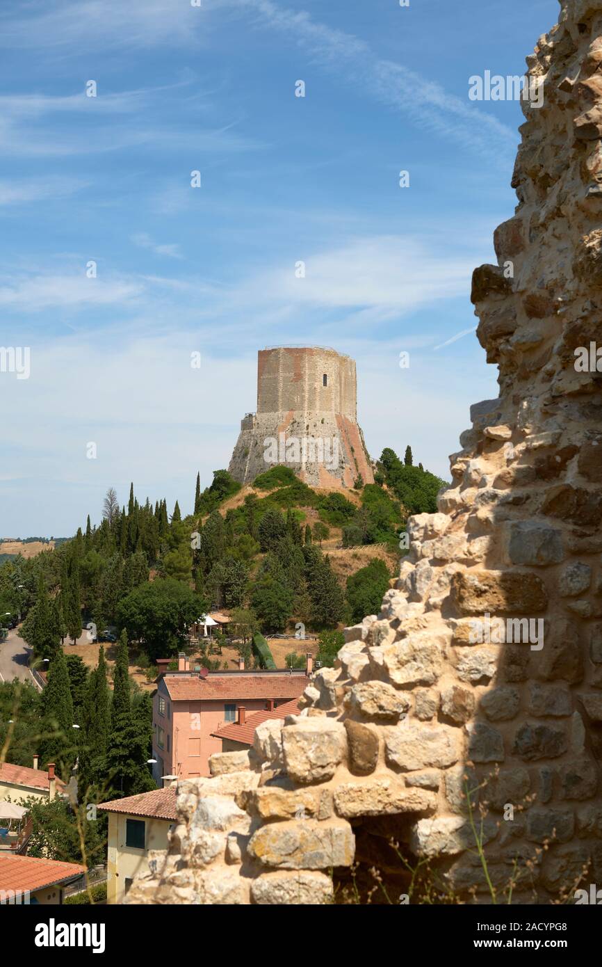 Rocca a tentennano hi-res stock photography and images - Alamy