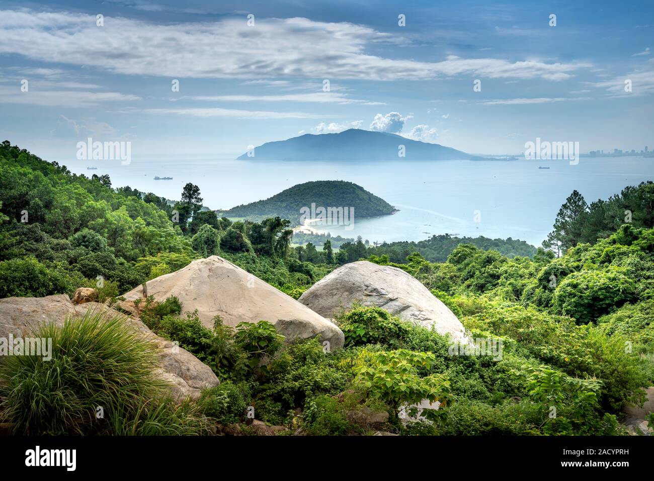 Beautiful views from Hai Van Pass - This is the most beautiful mountain ...