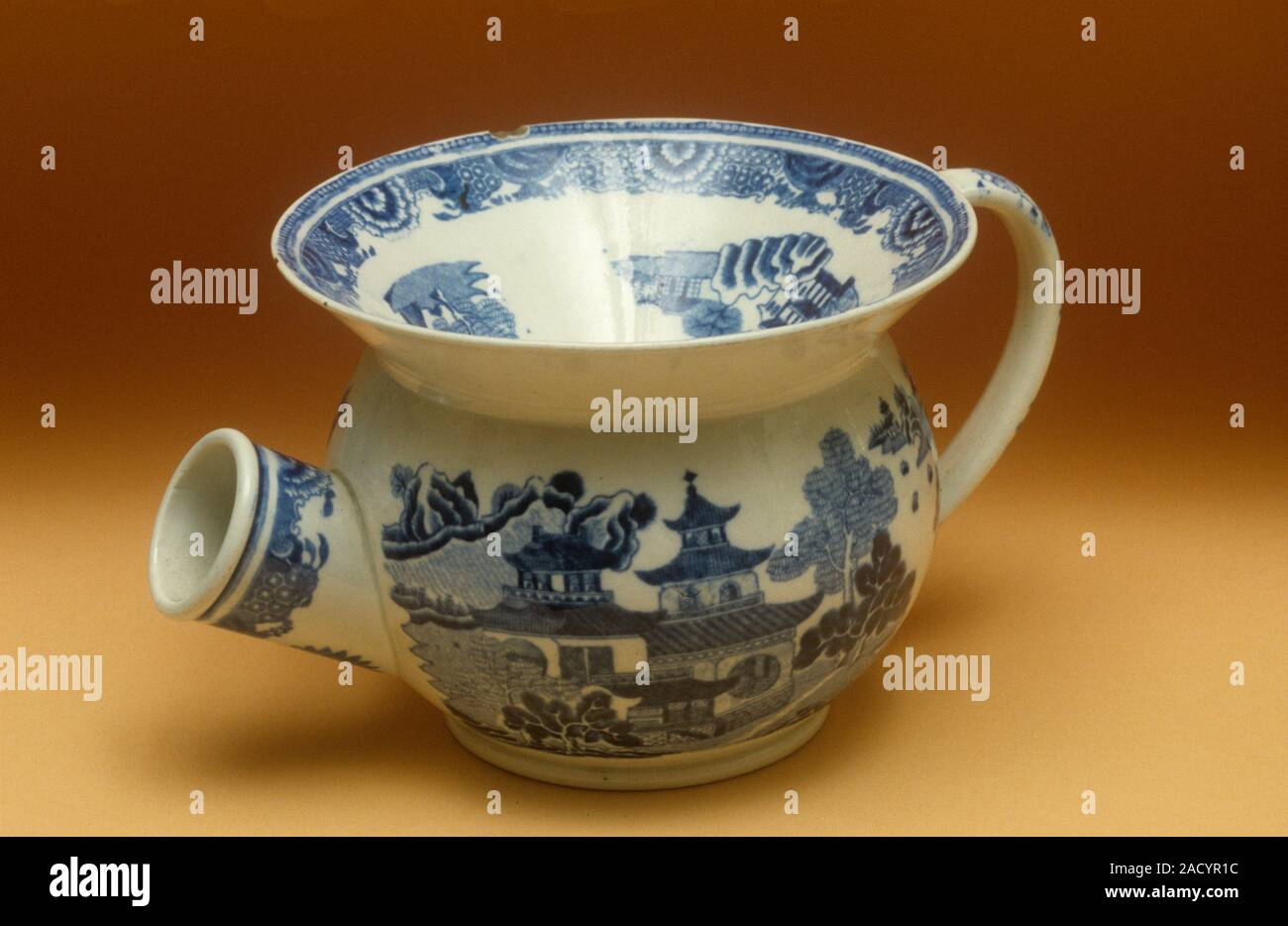 English ceramic spittoon with willow pattern transfer, circa 1830 ...