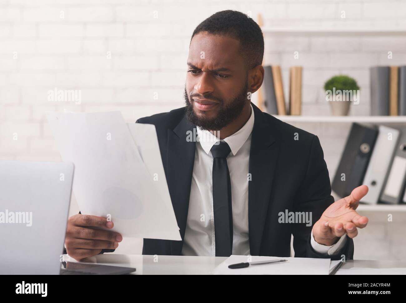 Indignant man hi-res stock photography and images - Alamy