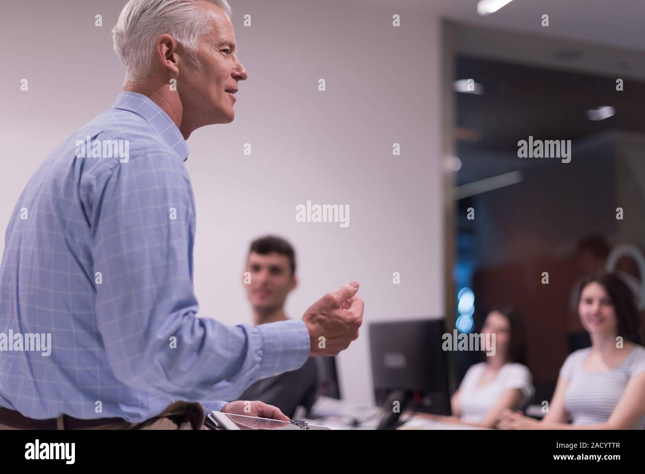 teacher and students in computer lab classroom Stock Photo - Alamy