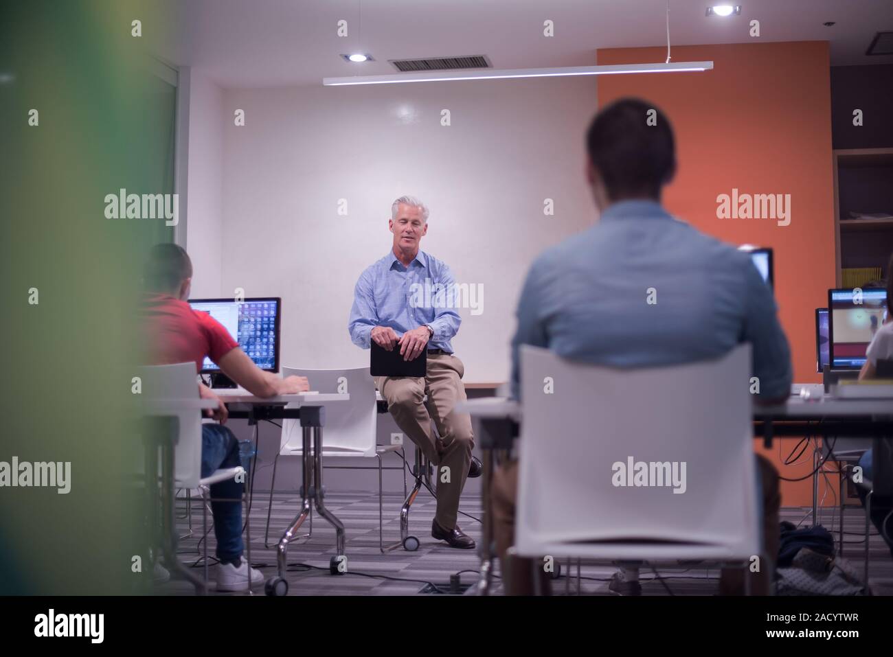 teacher and students in computer lab classroom Stock Photo - Alamy