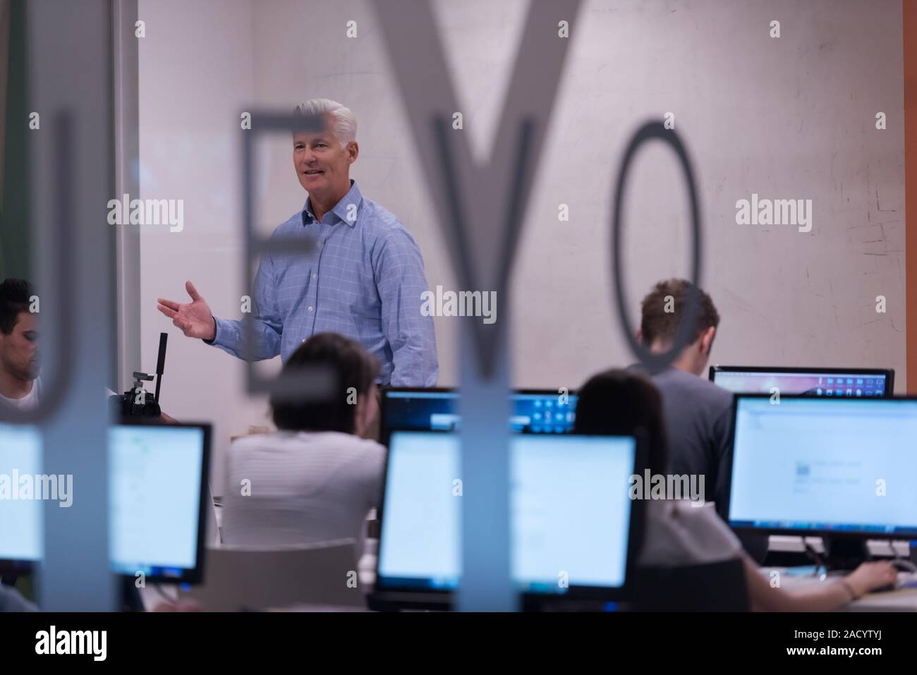 teacher and students in computer lab classroom Stock Photo - Alamy