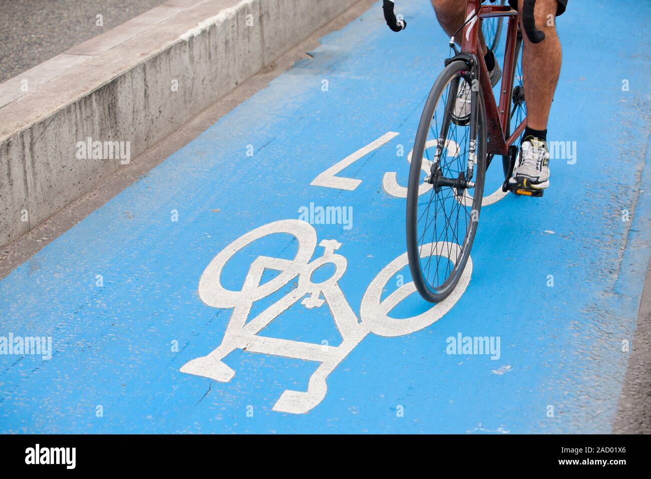 A cyclist on the CS7 cycle path in London, UK Stock Photo - Alamy