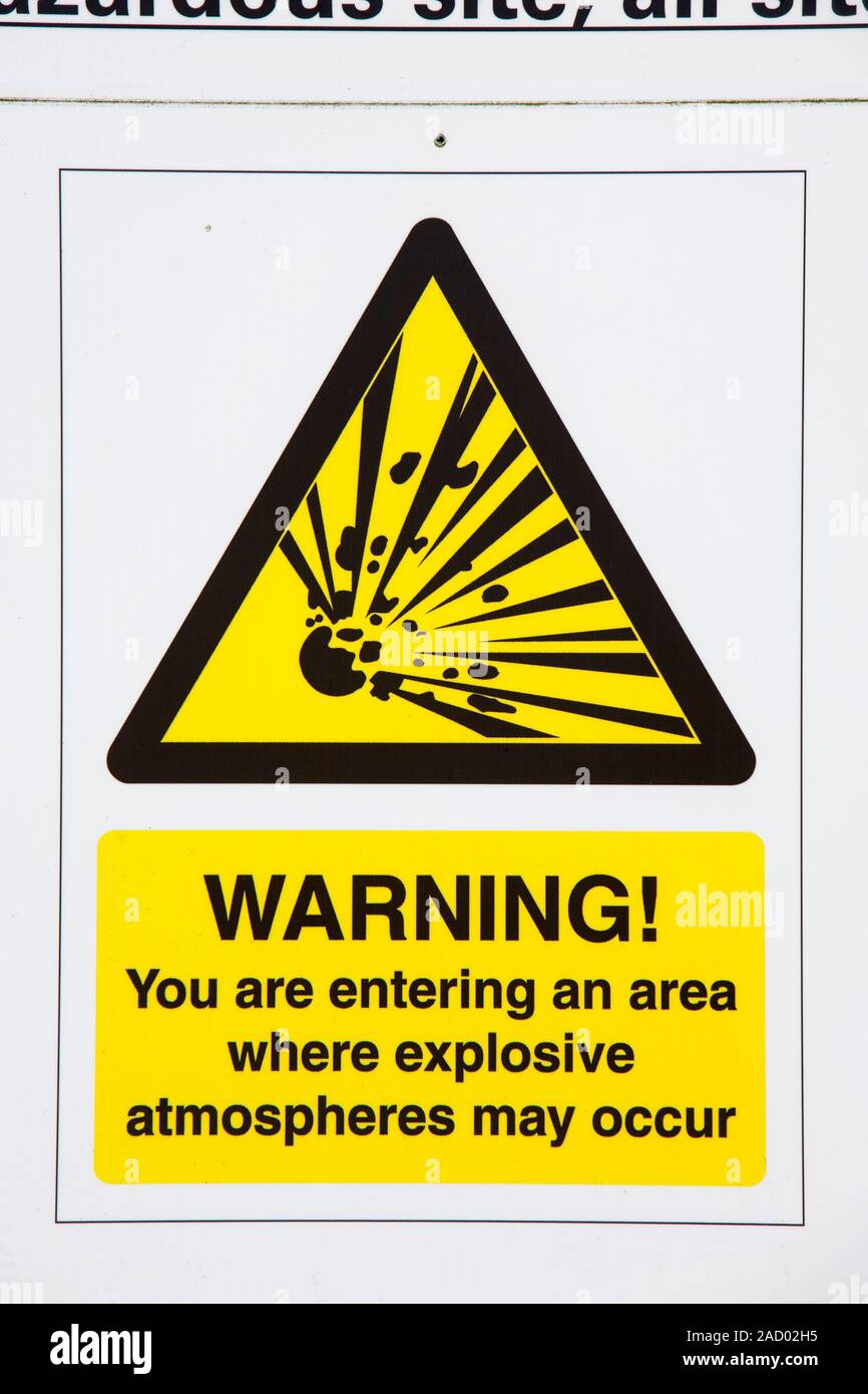 Wytch farm oil well at Kimmeridge Bay, Dorset, the only onshore oil ...