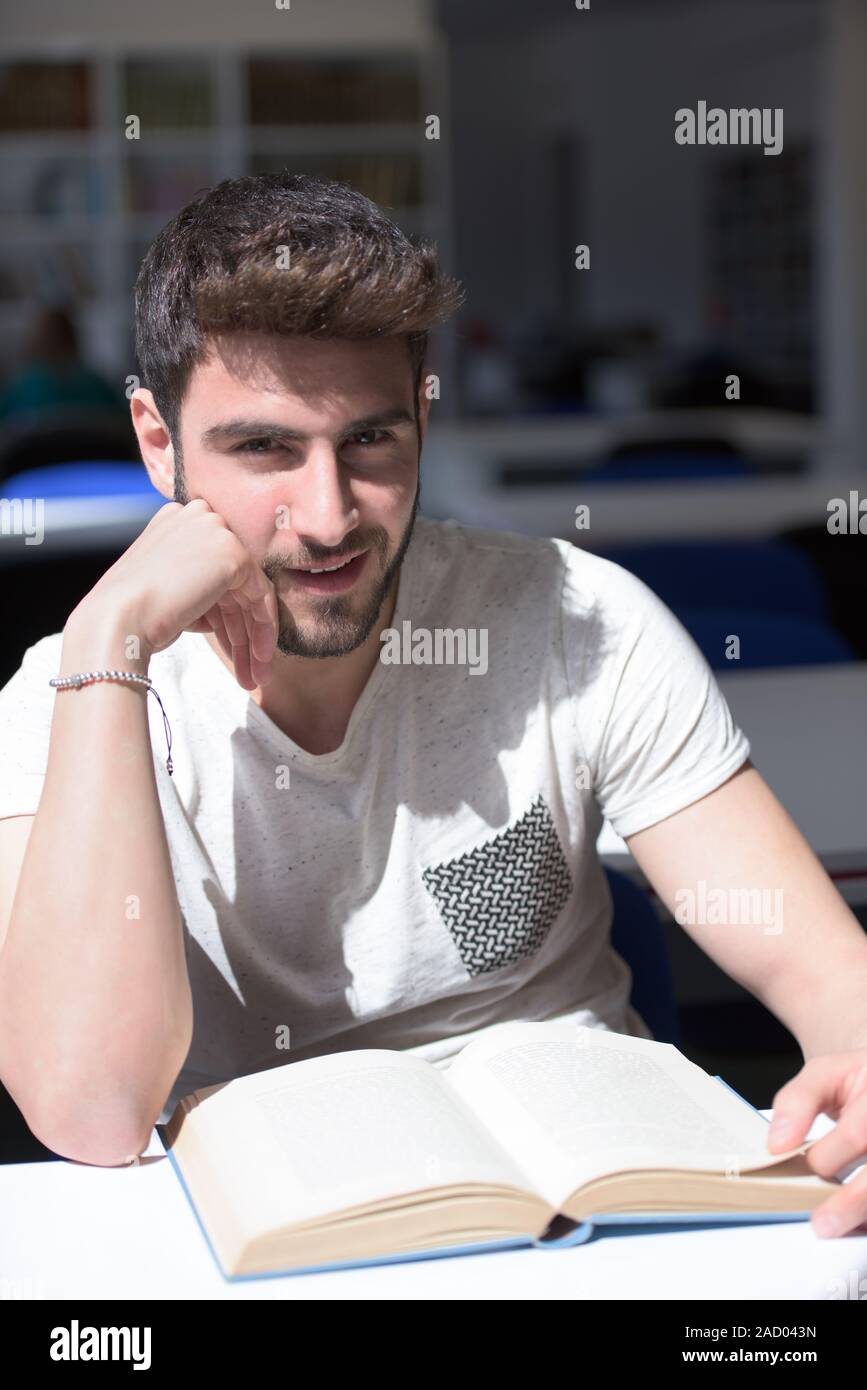 student study in school library Stock Photo - Alamy