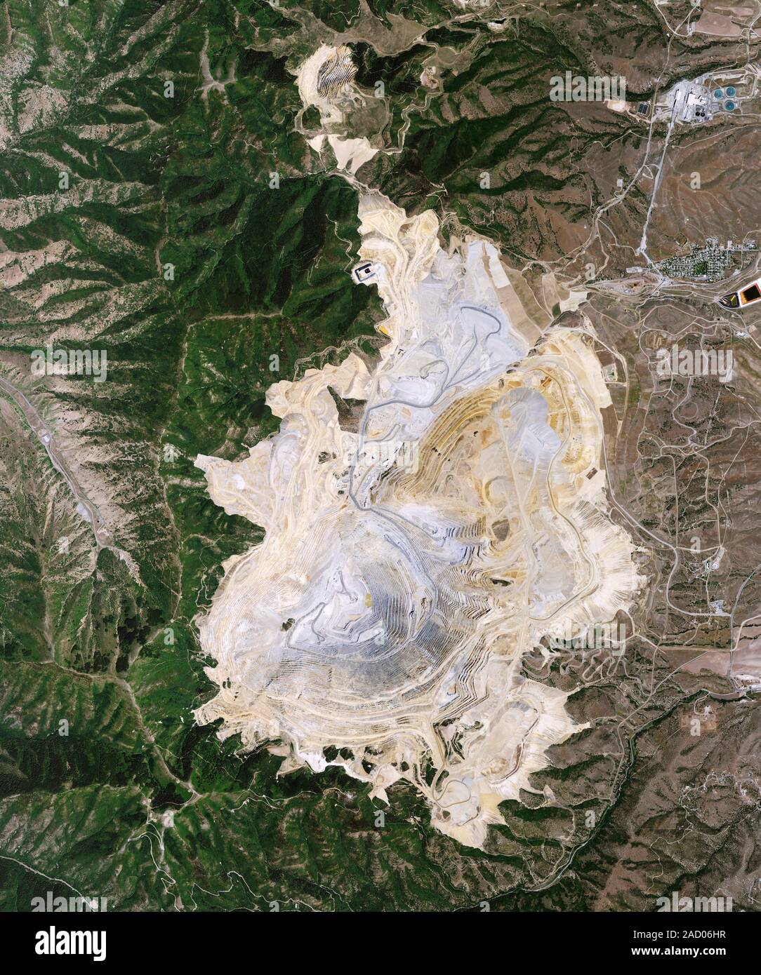 Bingham Canyon Mine landslide. Satellite image of Bingham Canyon Mine ...