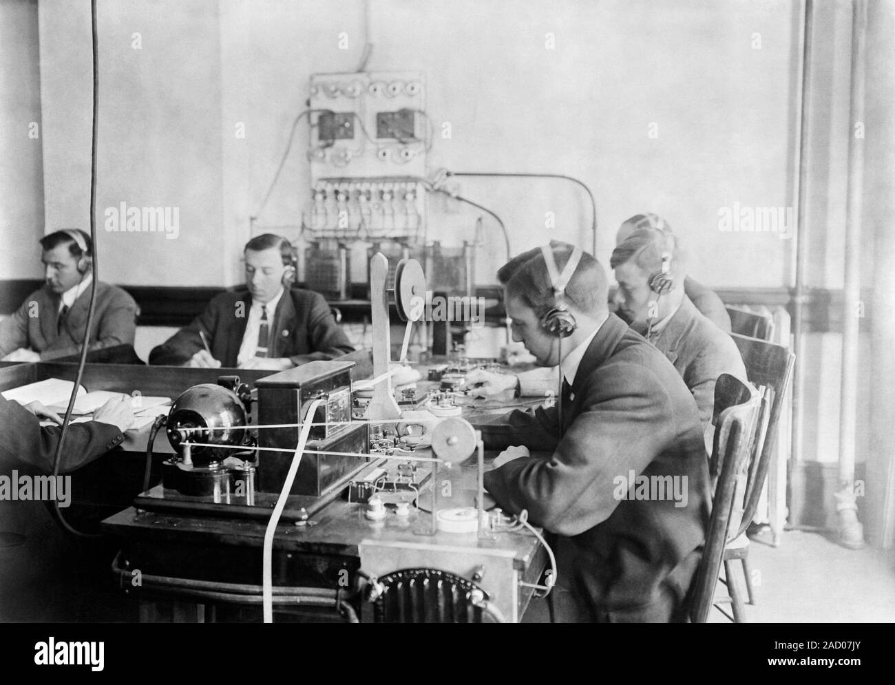 Marconi wireless school, New York, USA. Students in around 1912 ...