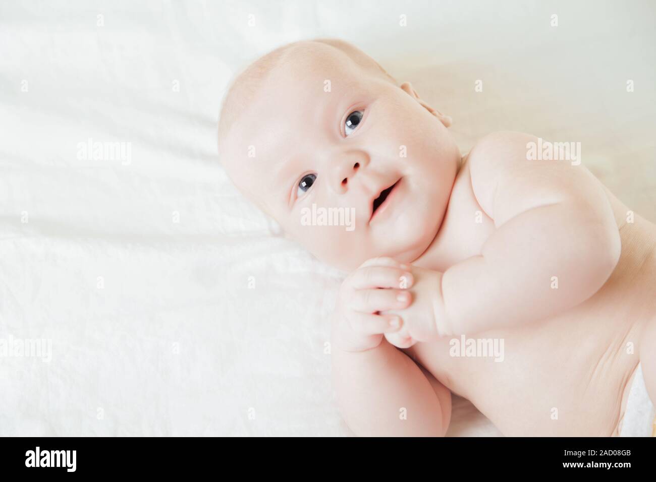 Newborn Baby Lying on Back looking aside Stock Photo - Alamy
