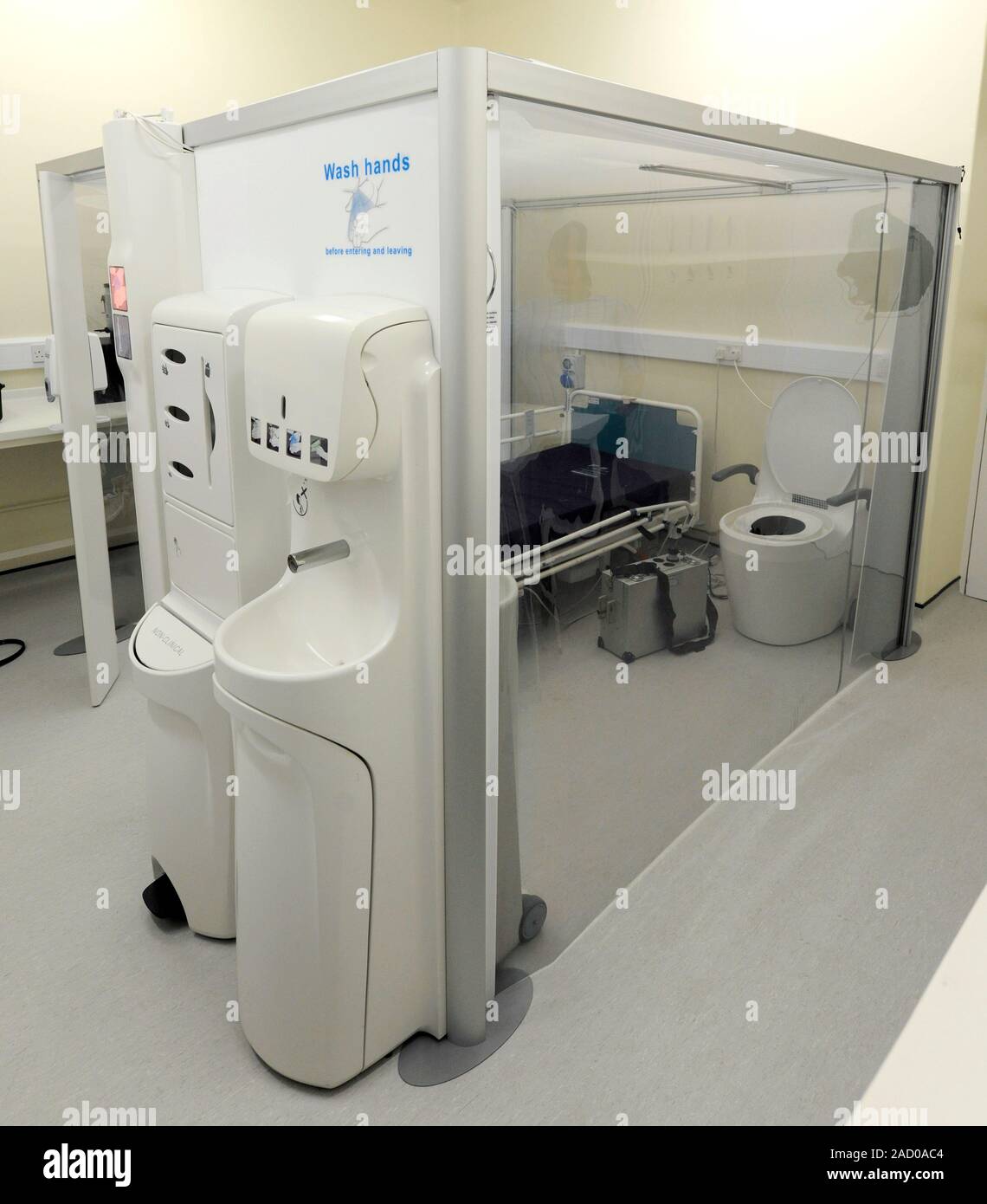 Medical isolation chamber Stock Photo - Alamy