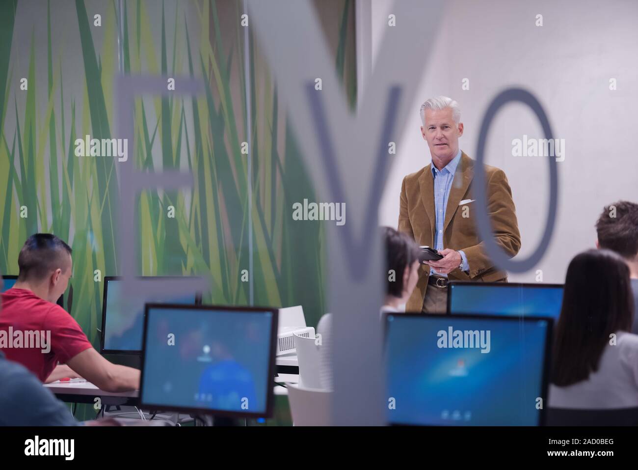 teacher and students in computer lab classroom Stock Photo - Alamy
