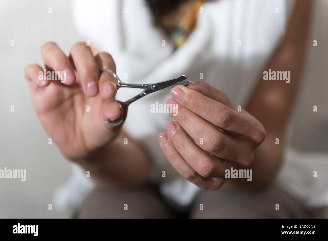 Hand holding cutting fingers hi-res stock photography and images - Alamy
